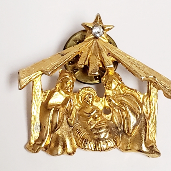 Unbranded | Jewelry | Vintage Gold Tone Nativity Scene Lapel Pin | Poshmark